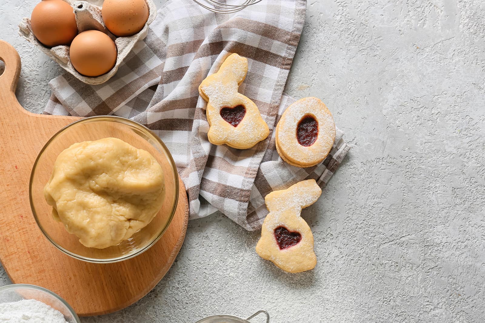 Oster-Spitzbuben Rezept I Südtiroler Rezepte bei Pur Südtirol®