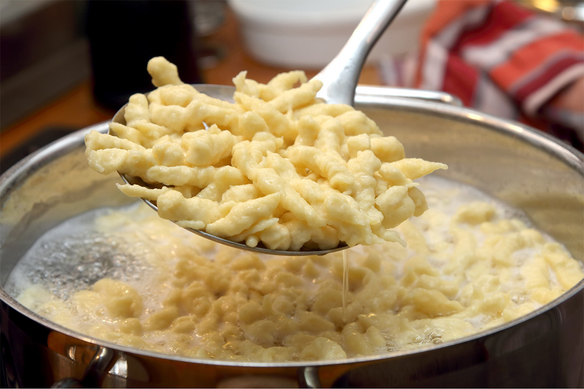 Spätzle fatti in casa ricetta I Ricette dall'Alto Adige da Pur Südtirol®